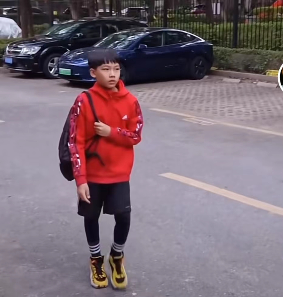 Hu Mingxuan and his brother are rarely in the same frame!Touching the ...