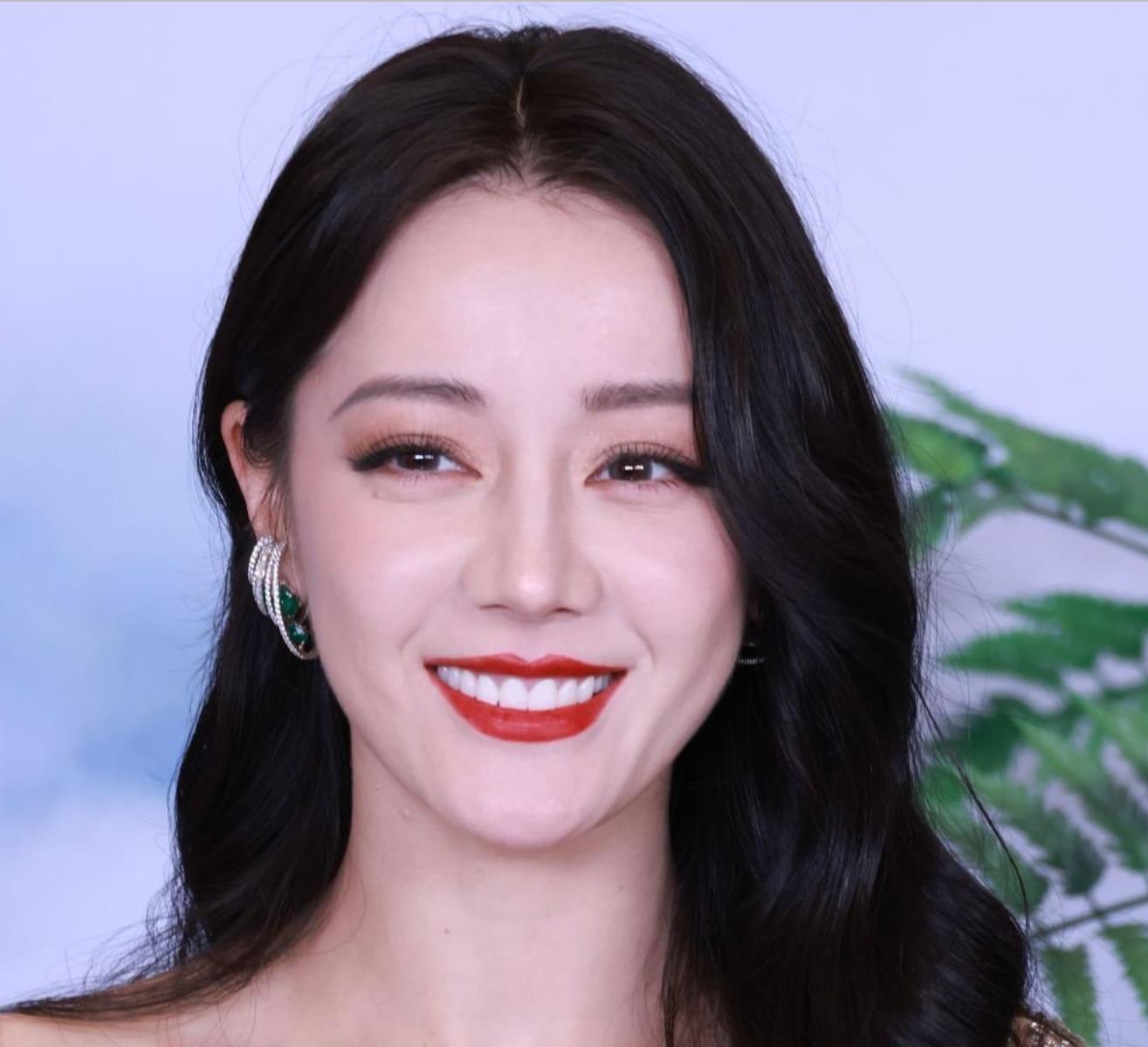 Reba's hilarious dance slaps you in the face! 31-year-old "aging ...