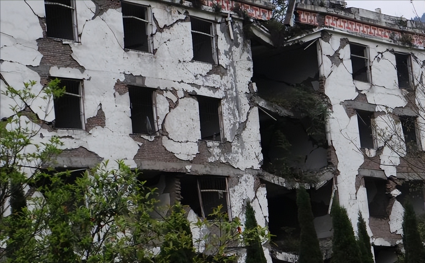 Buildings in earthquake-prone areas are affected by earthquakes, and ...