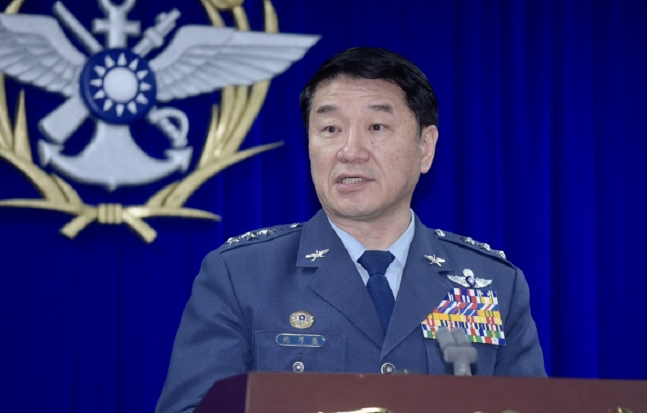 Before the commander of the Taiwan Air Force resigned, why did he sound ...