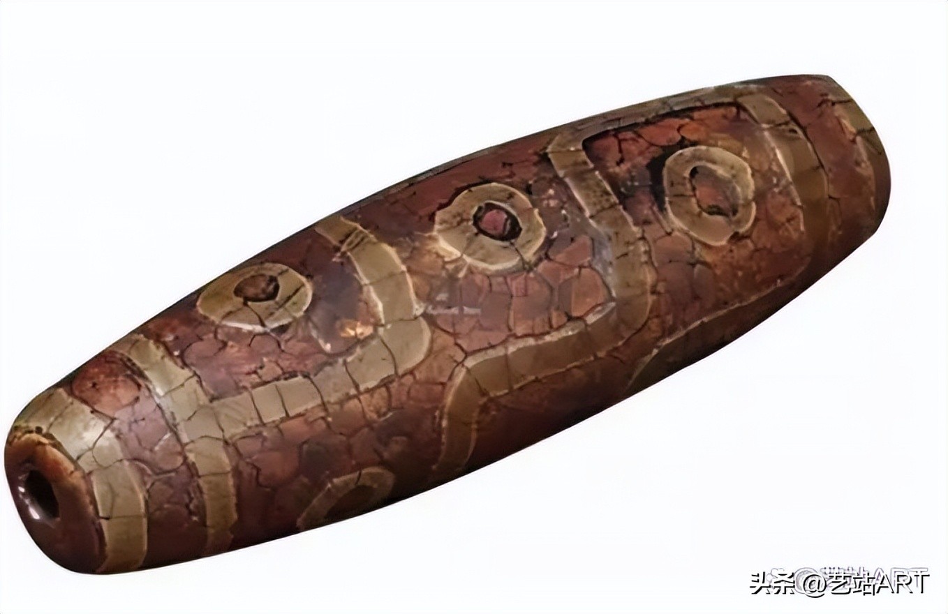 The inconspicuous jewelry on Jet Li's chest is actually a Buddhist dzi ...