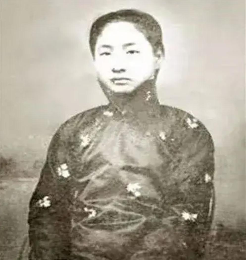 Sai Jinhua, the first prostitute in the late Qing Dynasty: entered a ...