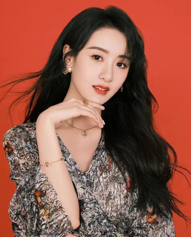 Yuan Bingyan will show her face in public, and send New Year blessings ...