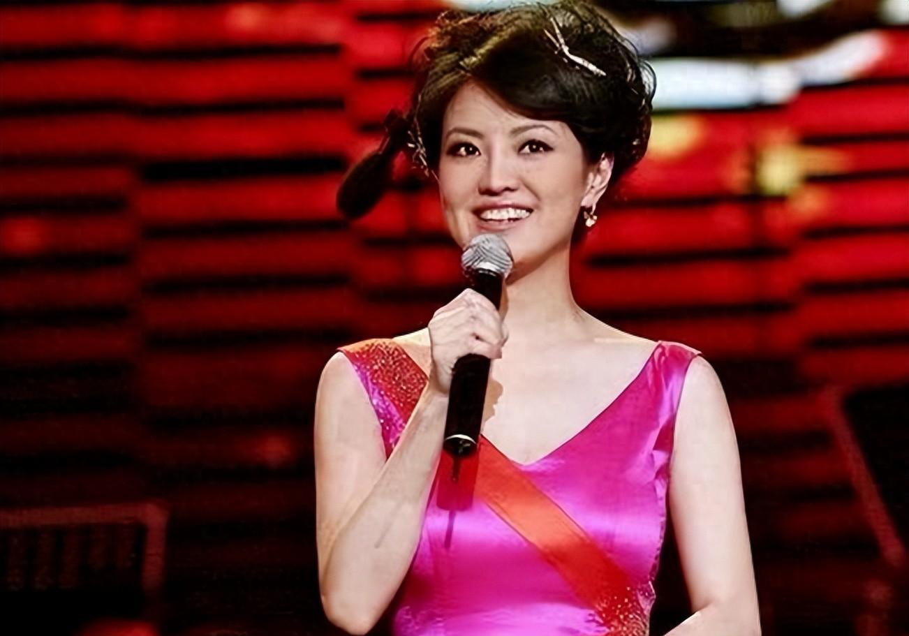She was once the most beautiful host on CCTV and lived with Sa Beining ...
