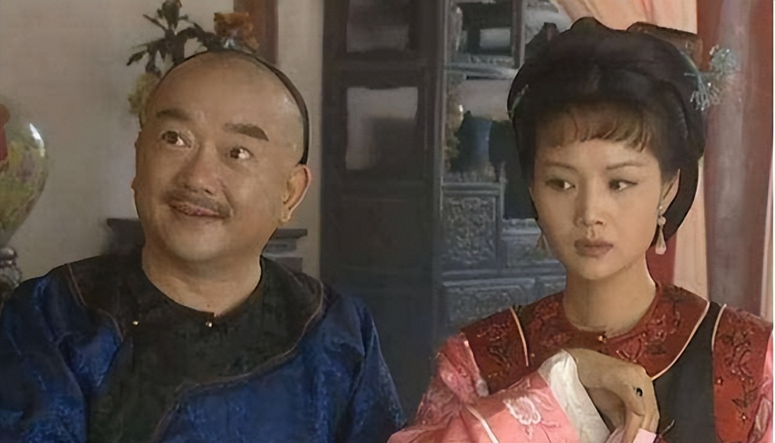 When the Qing Dynasty corrupt official Heshen was raided, his family ...