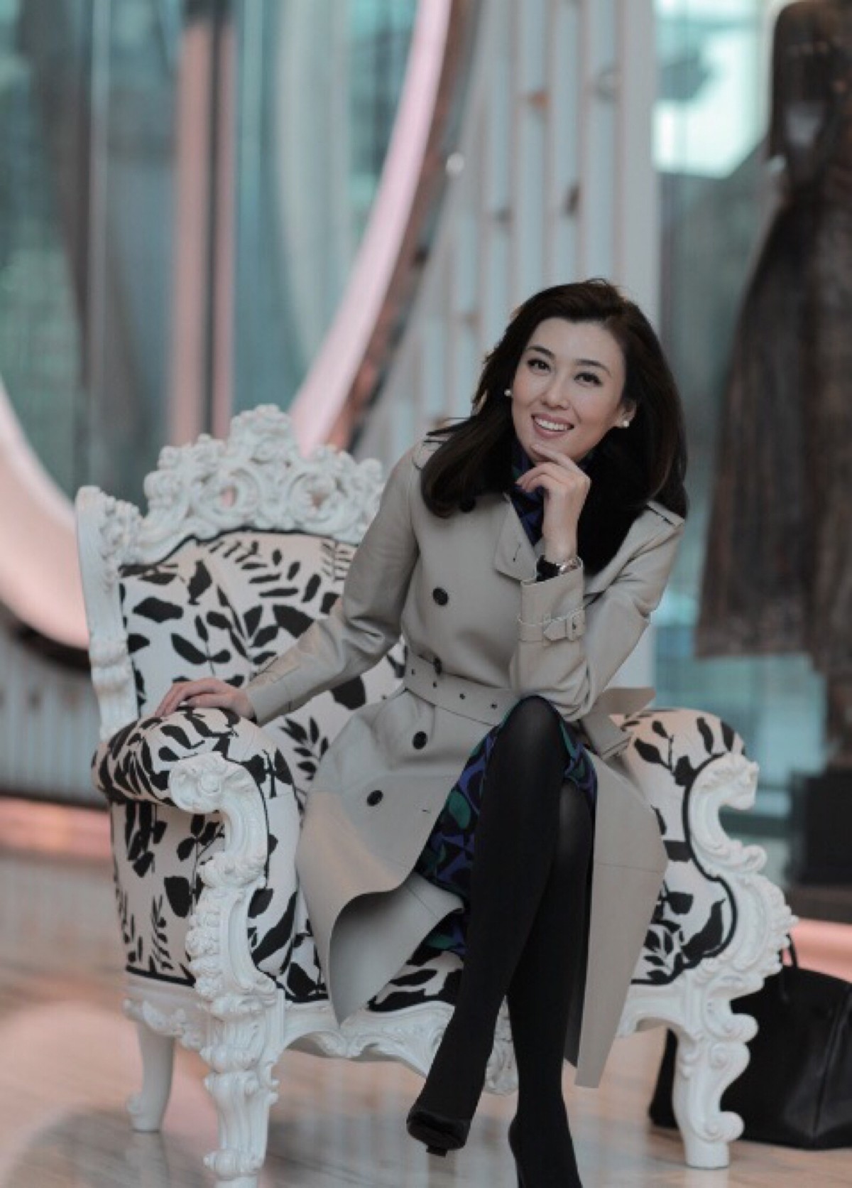 Li Hong, a beautiful host of CCTV - iNEWS