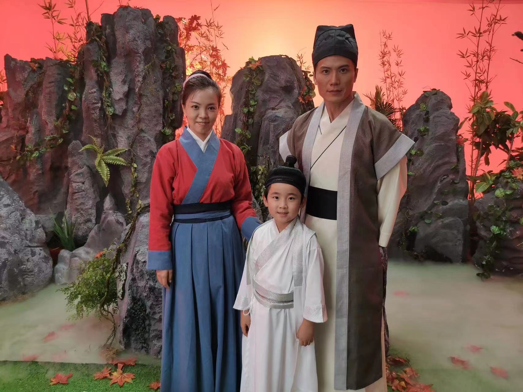 Little Soldier and Young Media artist Wang Zijie was invited to shoot iQiyi's nonsensical ...