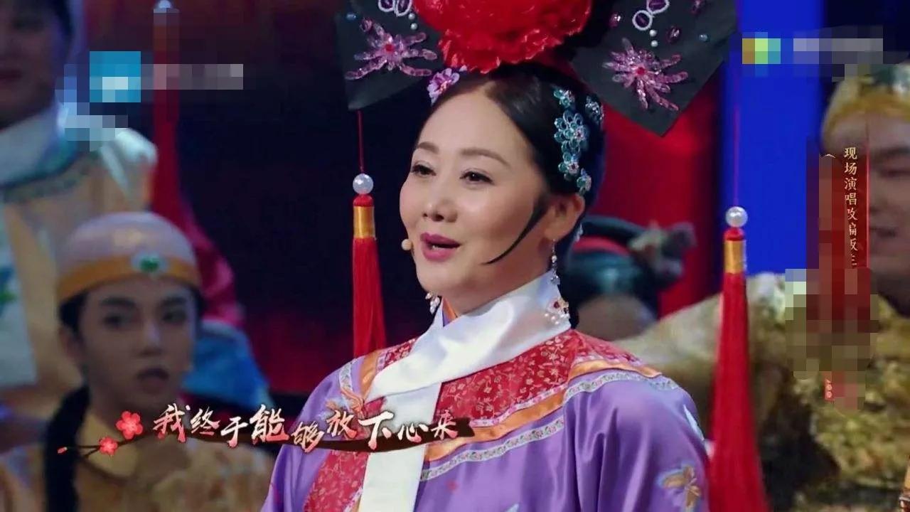 If you don't love the rich and marry your first love, holding hands is ...