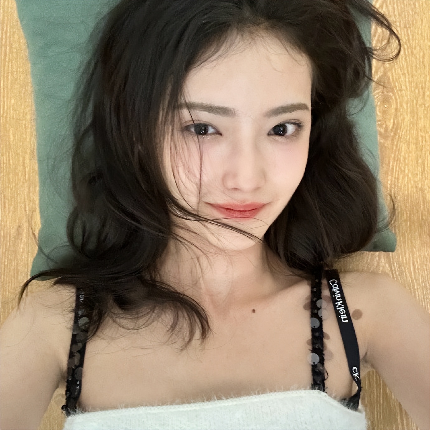 "Menghualu" Xinjiang actress Kana is too beautiful! Snow-skinned and ...