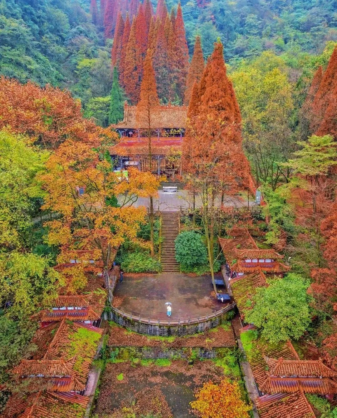 "Lingyan Temple", a thousand-year-old temple, also accommodates the ...