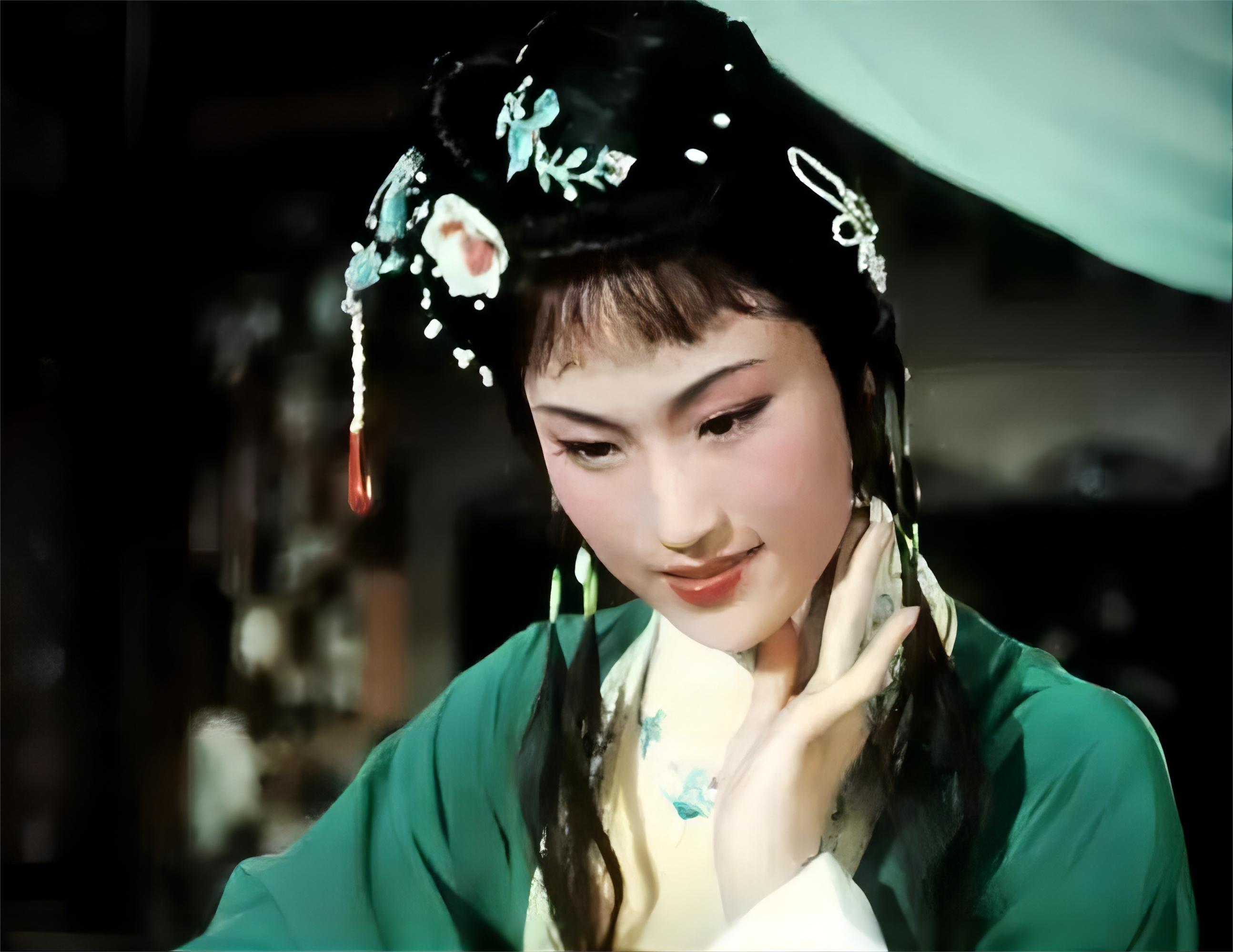 Chronicle of young Wang Wenjuan's apprenticeship at Shanghai Tianxiang ...