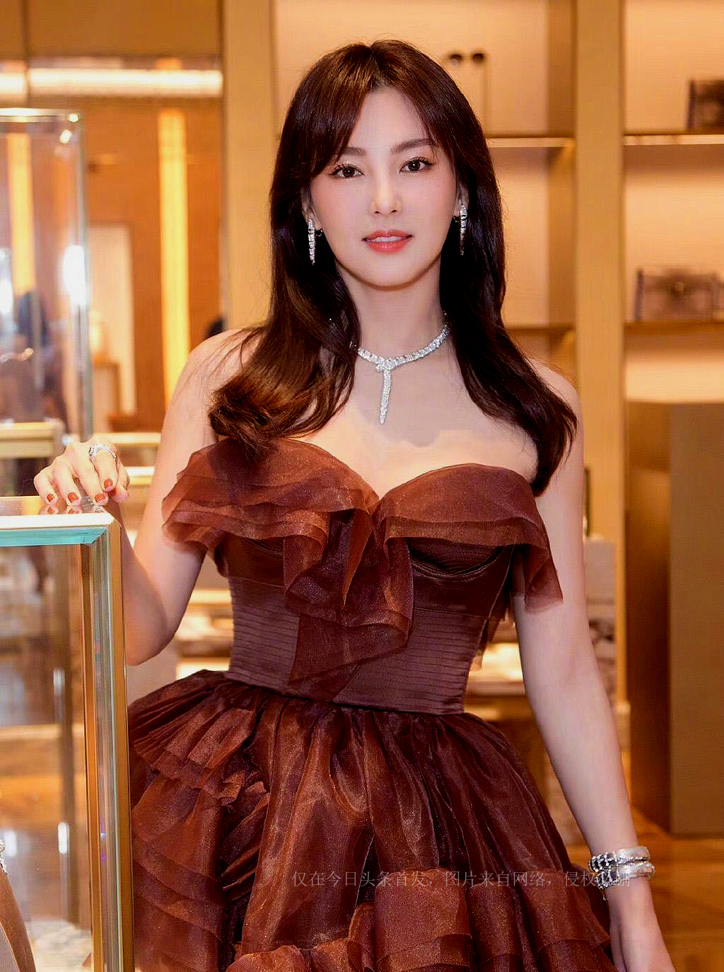 Actresses with a "round and round" figure are really beautiful - iMedia