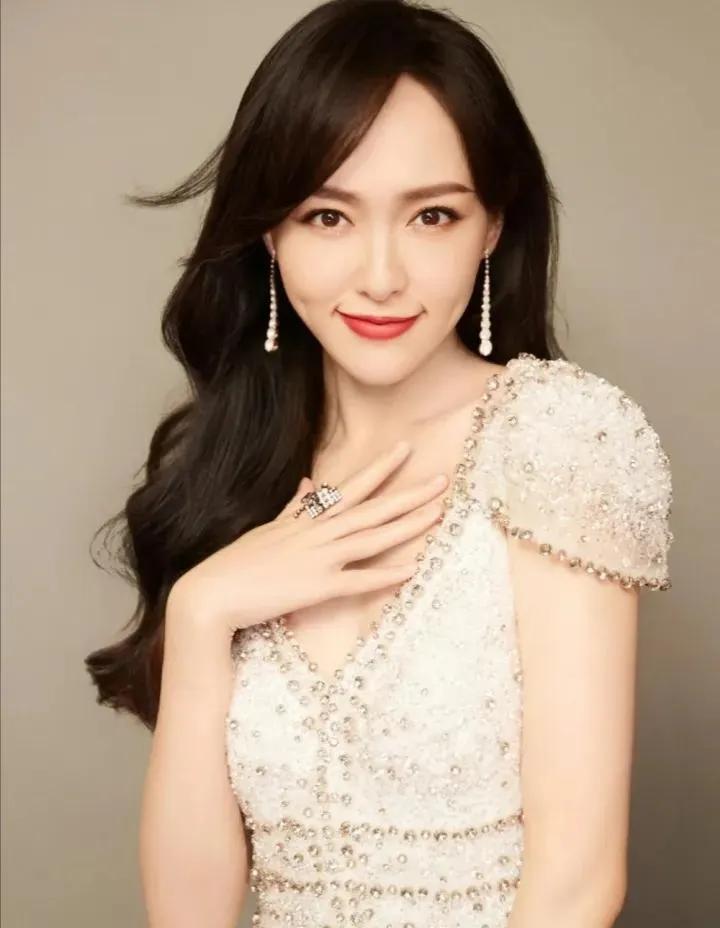 Actor Tang Yan - iNEWS