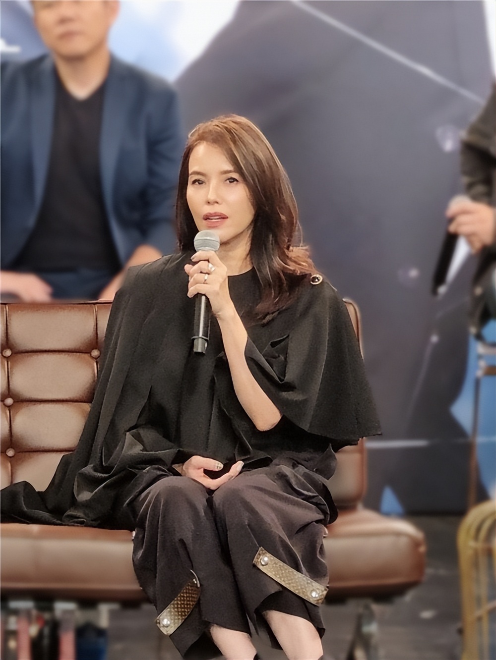 Zheng Huiyu's suspenseful new drama "Black Angel" launched the housewife incarnate as a black ...