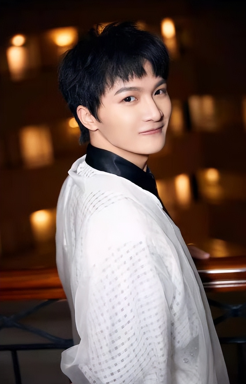 Na Ying: I'm sorry Zhou Shen, I like Li Wei. Zhou Shen: Na Ying is ...