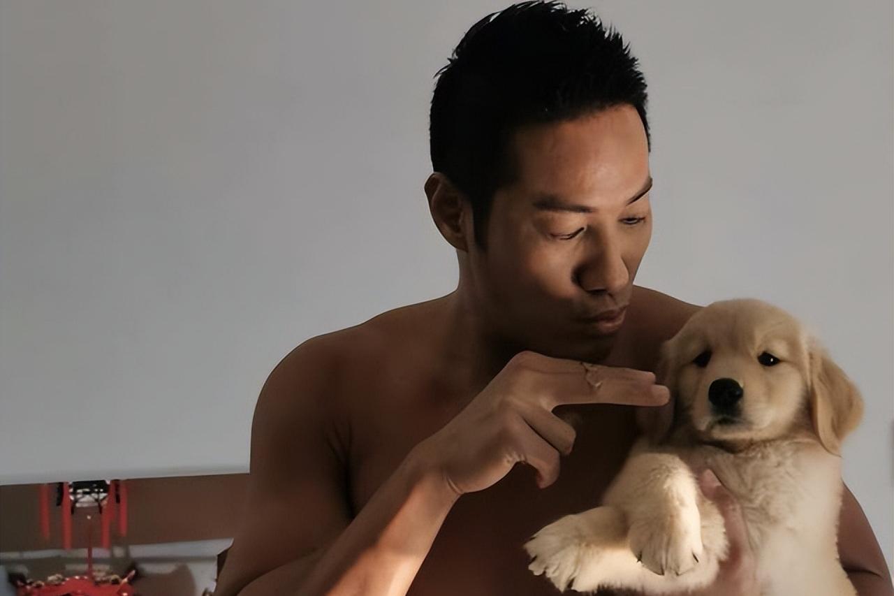 The well-known actor Huang Junfeng was slashed 3 times in a row. The operation took 6 hours and ...