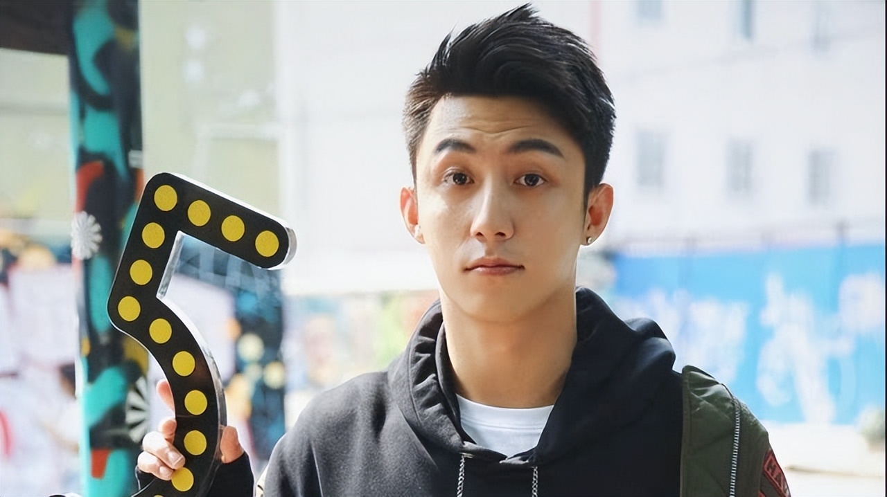 The TV series "My Fireworks on Earth" hits Huang Jingyu and Zhang Jingyi's interpretation of ...