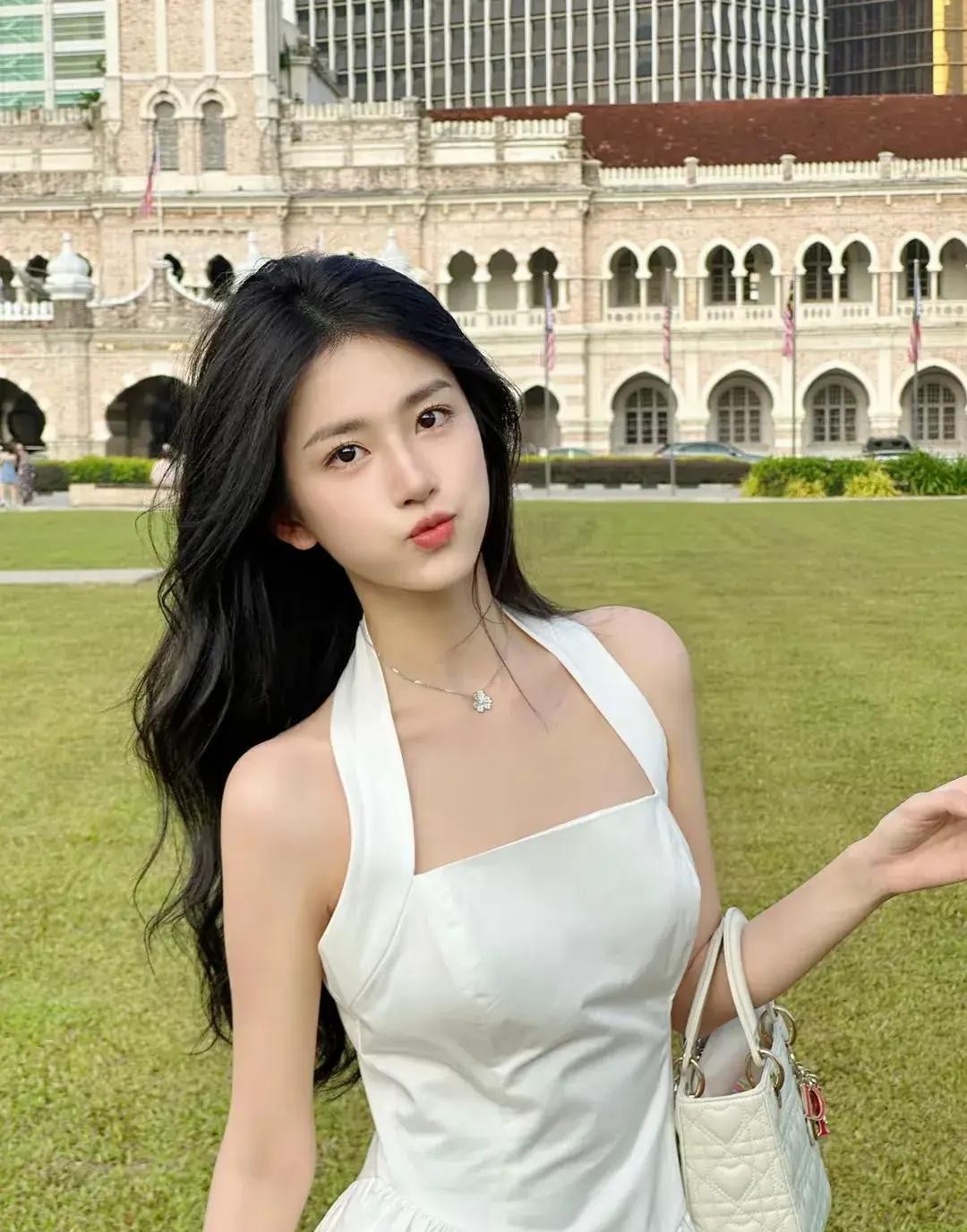 Pan Min, a glamorous and shining star - iNEWS