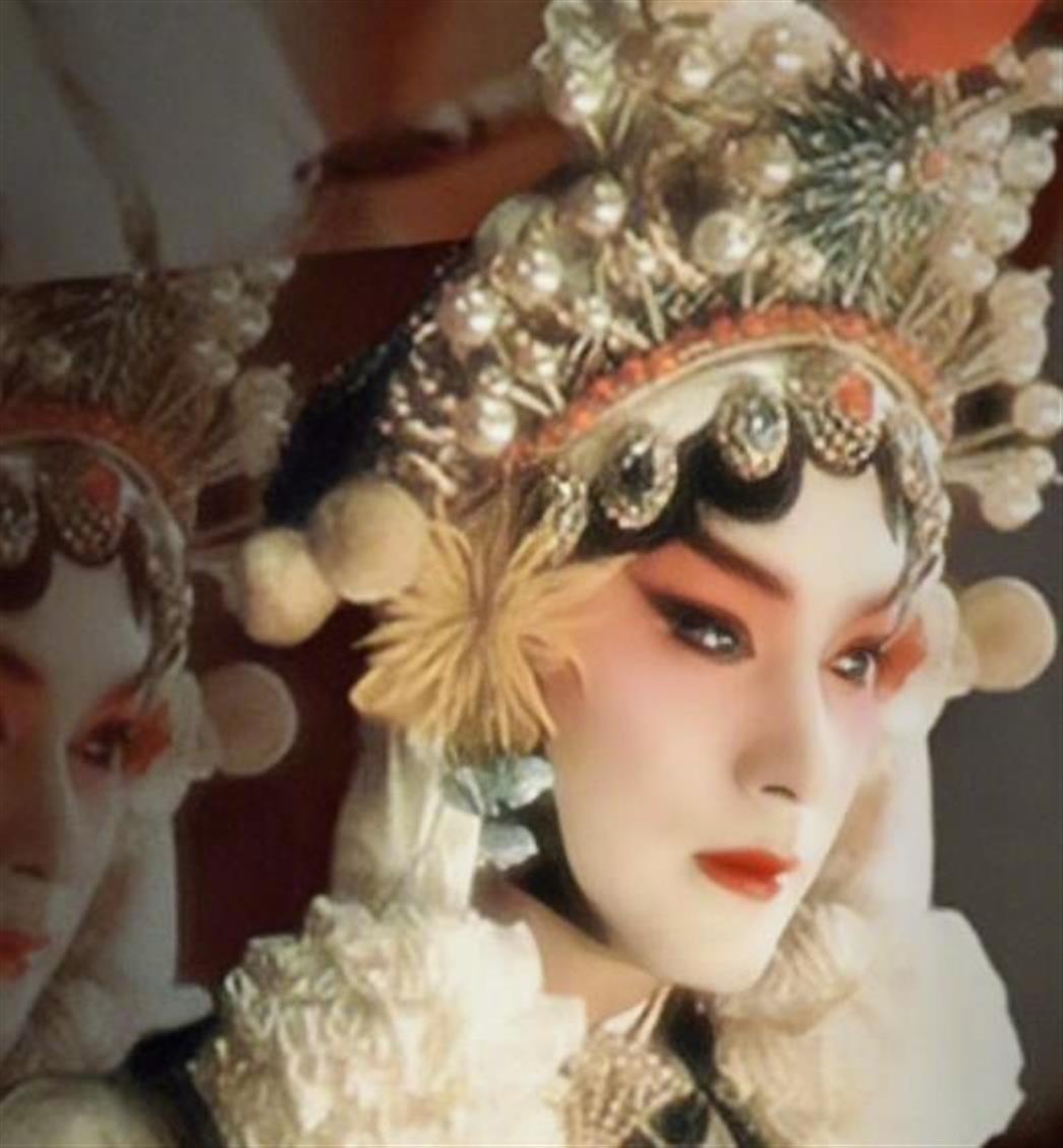 10 male celebrities who dress up as women. Some of them are more ...