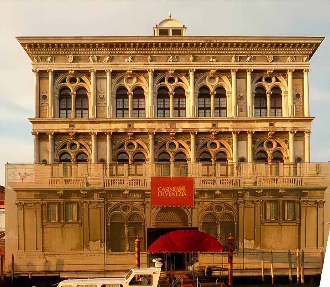 1723 Italian architect's revival of classical architectural style - iMedia