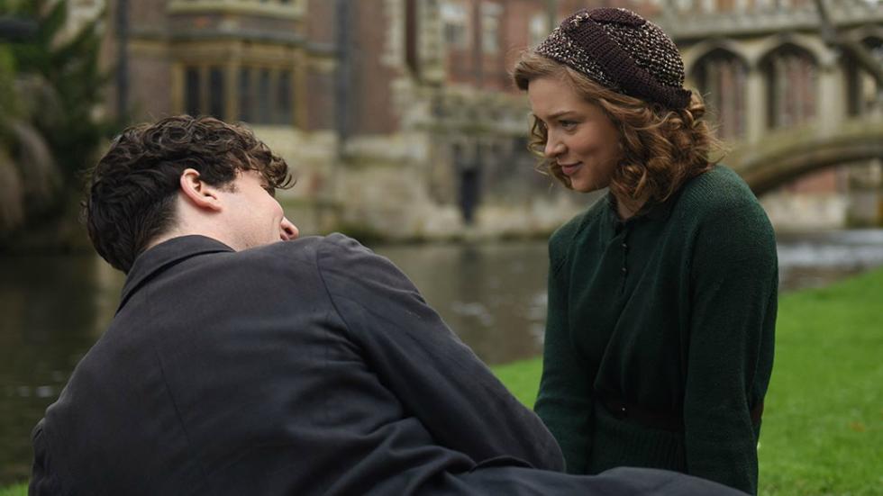 The use of music when the characters appear in the movie "The Spy of ...