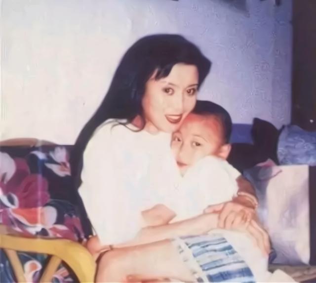 Ding Jiali's daughter Hu Linna: Why did my parents give birth to me ...