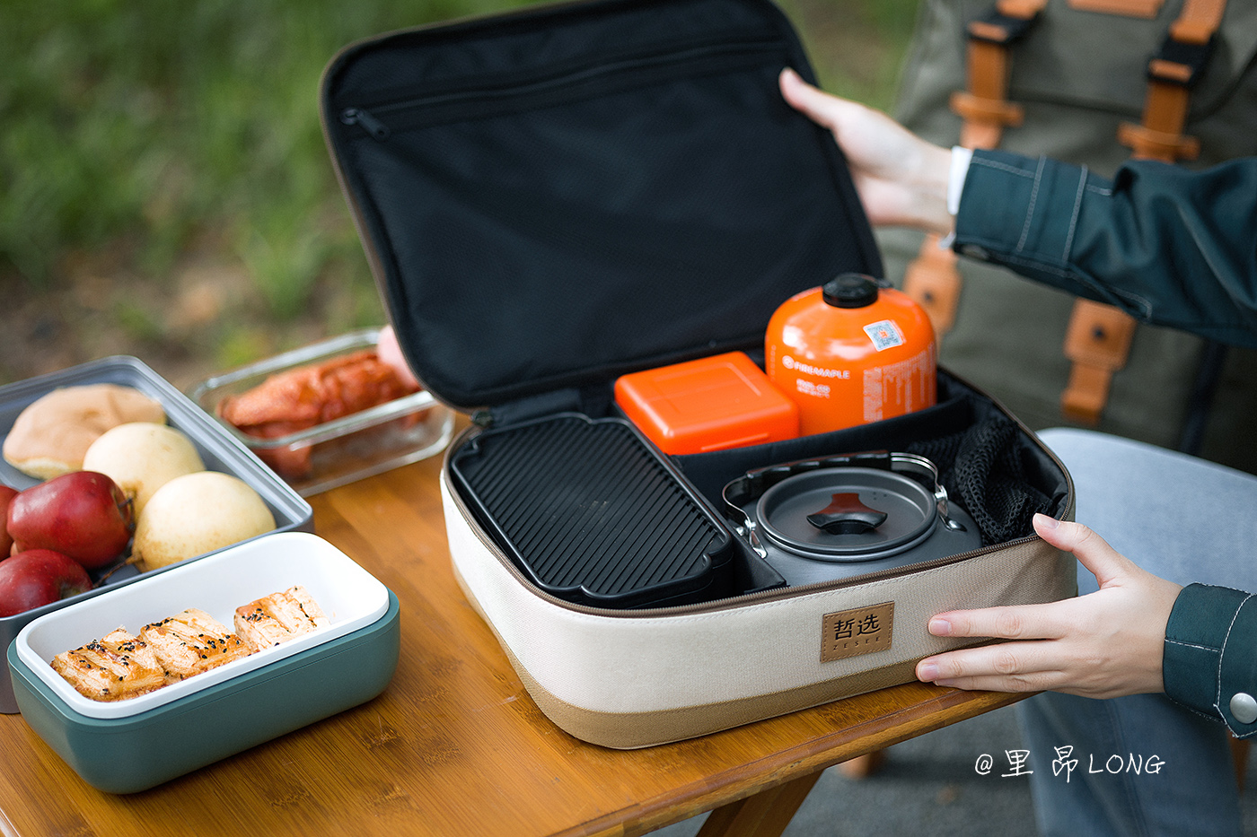 Boil water to make tea outdoors, this camping tea set is easy to handle ...