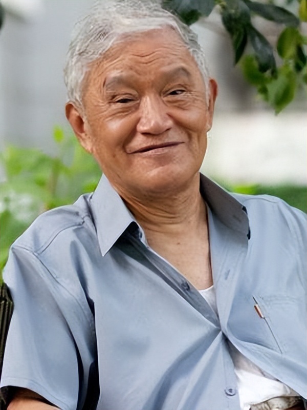 Niu Ben: Acted on stage at the age of 11, became famous overnight at the age of 26, and quit the ...