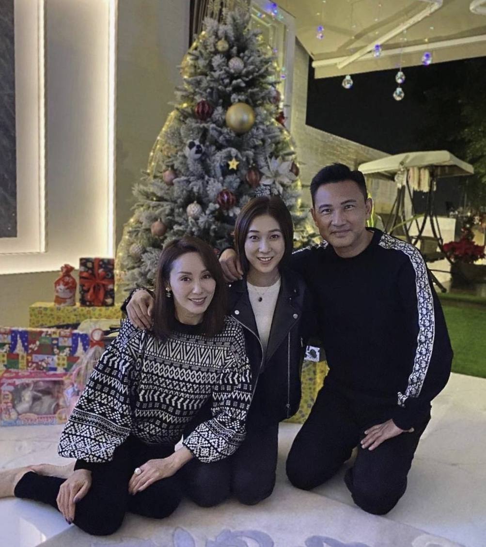 Zhong Jiaxin returns to Hong Kong to make a memory kill, and after ...