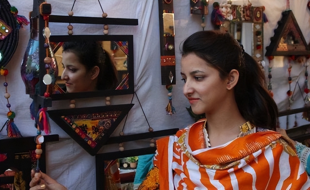 Why do Pakistani girls like to wear veils?After the true face is ...