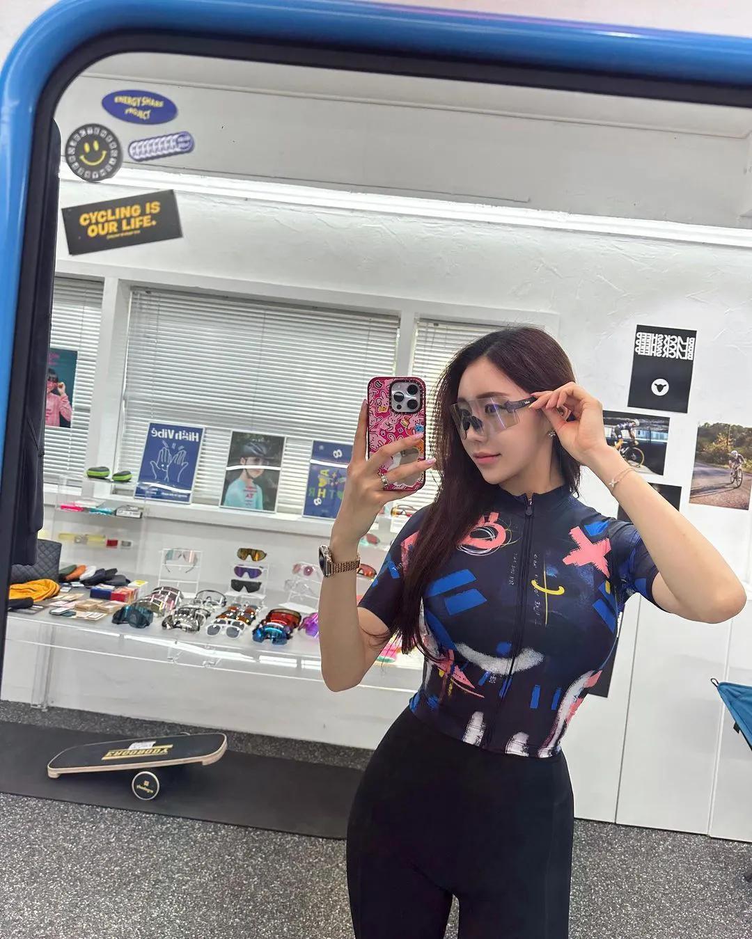 Min Chae Yoon's cross-moon mix-and-match show - iNEWS