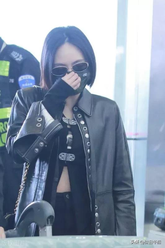 Liu Xijun is very handsome in a black leather jacket + black cardigan ...
