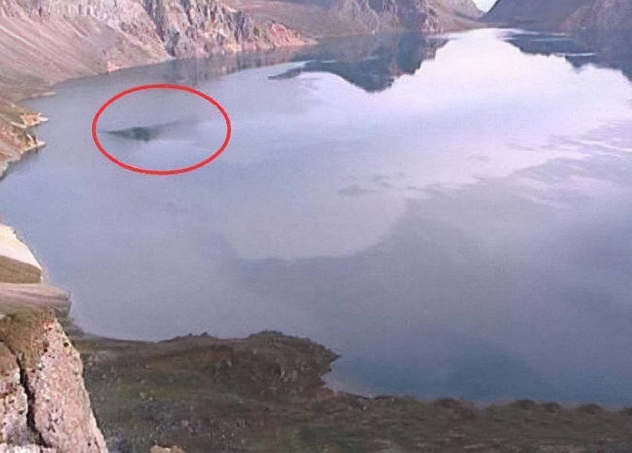 Changbai Mountain Tianchi Water Monster - iNEWS