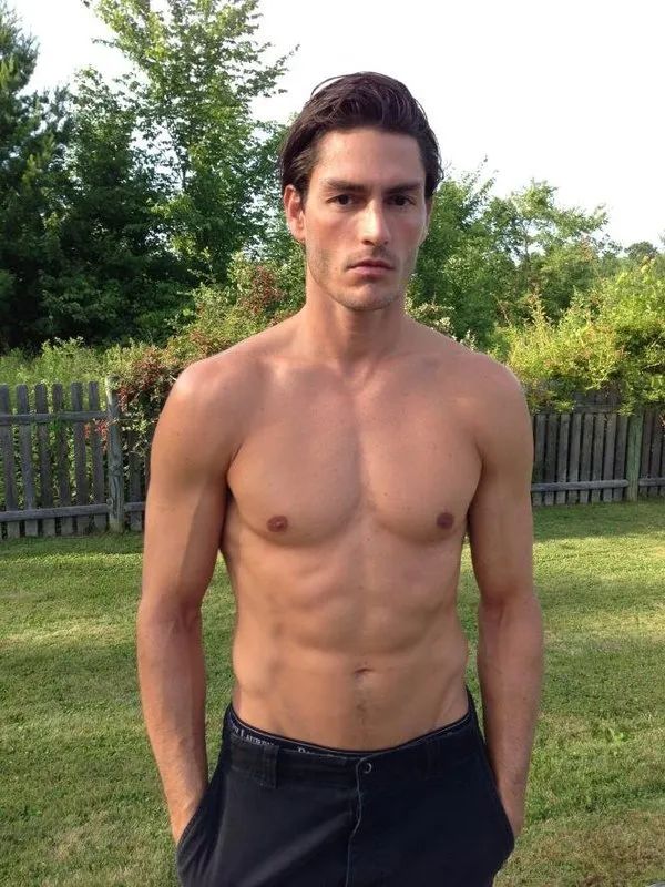 Veteran supermodel Tyson Barrow makes a low-key comeback - iMedia