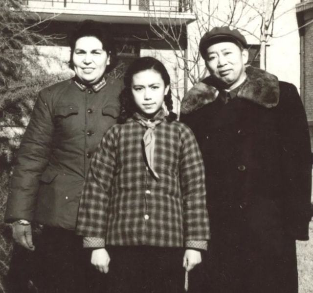 When the founding general Liu Yalou was dying, he persuaded his wife to ...