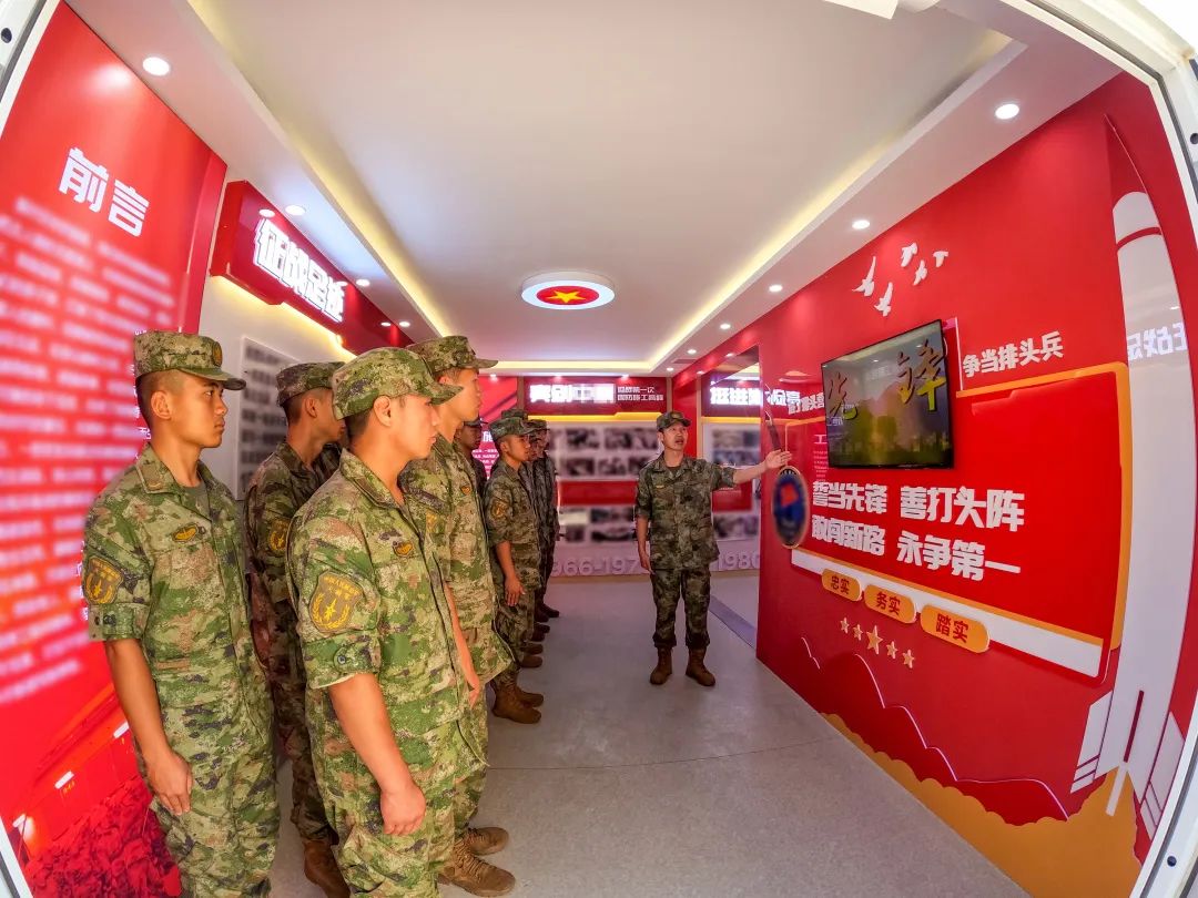 The mobile honor room allows the most beautiful background of youth to ...