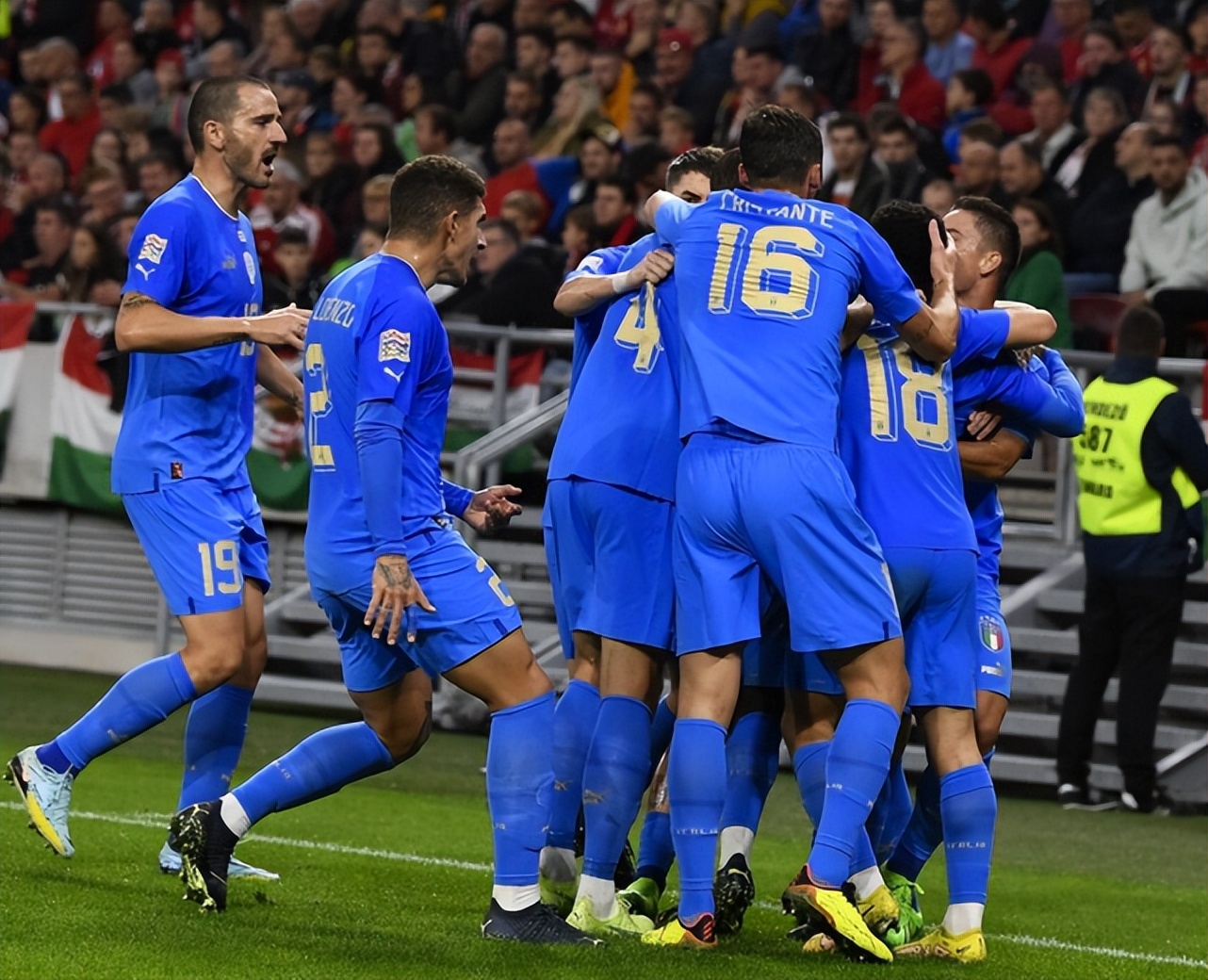 2-0!Italy broke out of the group of death, defeated their rivals, won ...