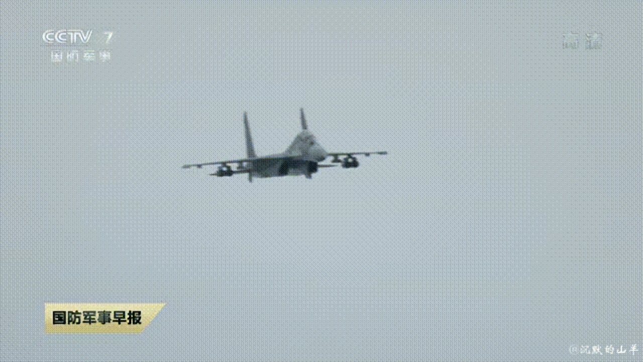 Facing Taiwan's front-line J-16, rocket bombs bombarded the beach. The ...