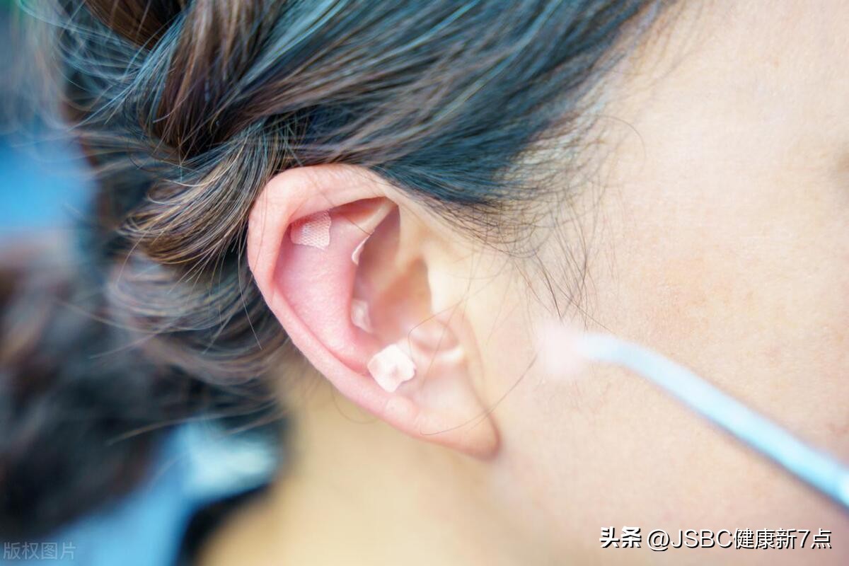 Doctors revolve around patients to solve menopausal troubles - iNEWS