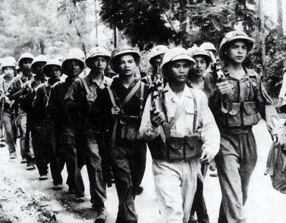The first "Liberation Army" of the People's Liberation Army, across the ...