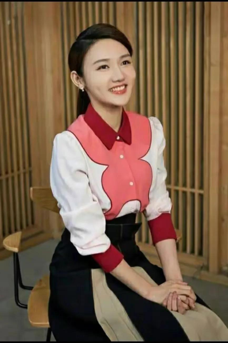 CCTV beauty host Long Yang - iMedia