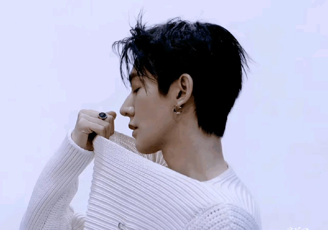 "Long Love": Exploring Deng Wei's two-sided life. - iMedia