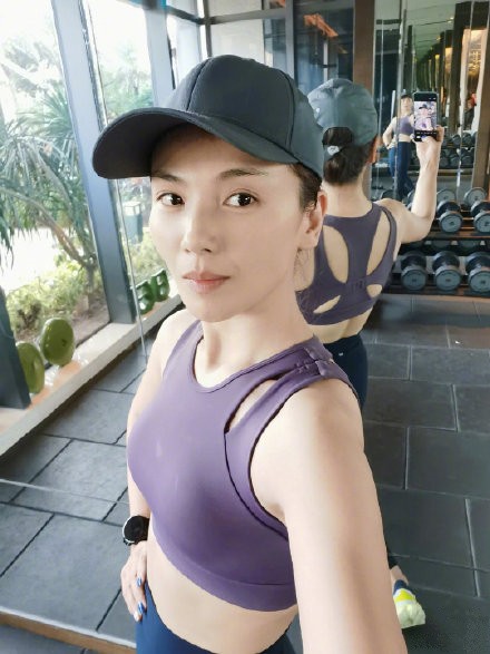42-year-old Liu Tao takes photos of fitness without makeup!Plump in ...