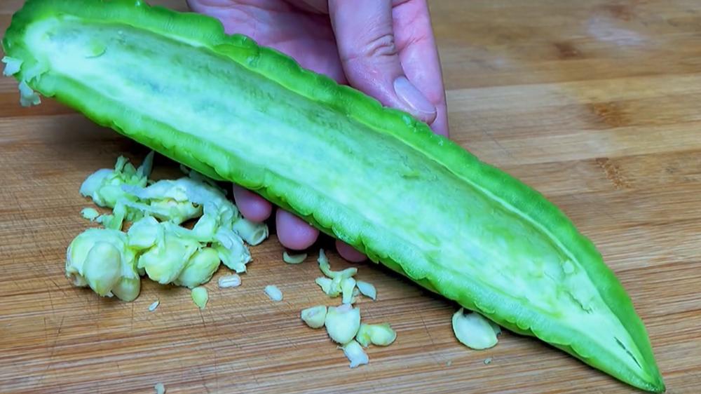 Bitter gourd is so delicious, fresh and fragrant, crisp and refreshing ...