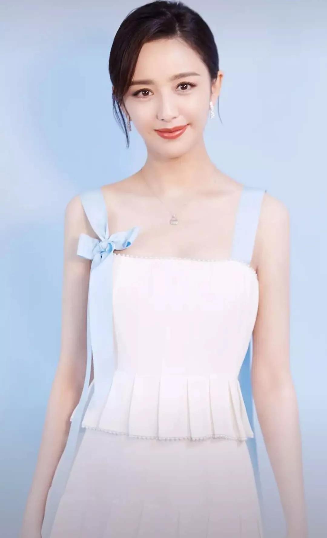 Mobile desktop, stars Tong Liya, Miao Miao and Liu Yifei - iNEWS