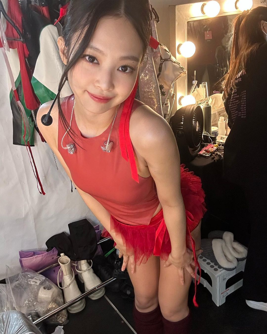 BLACKPINK Jennie's foot injury recurred in the middle of the concert ...