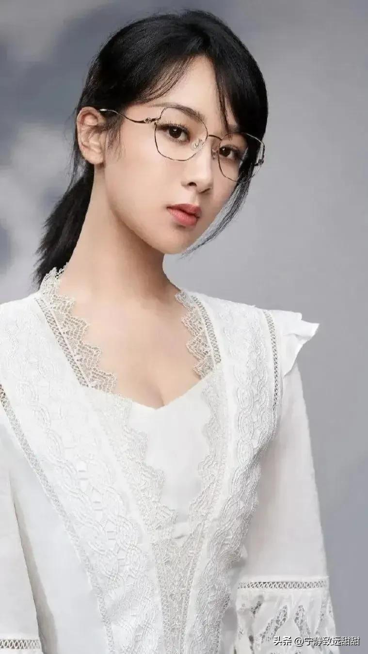 Elegant, sweet and lovely Yang Zi - iNEWS