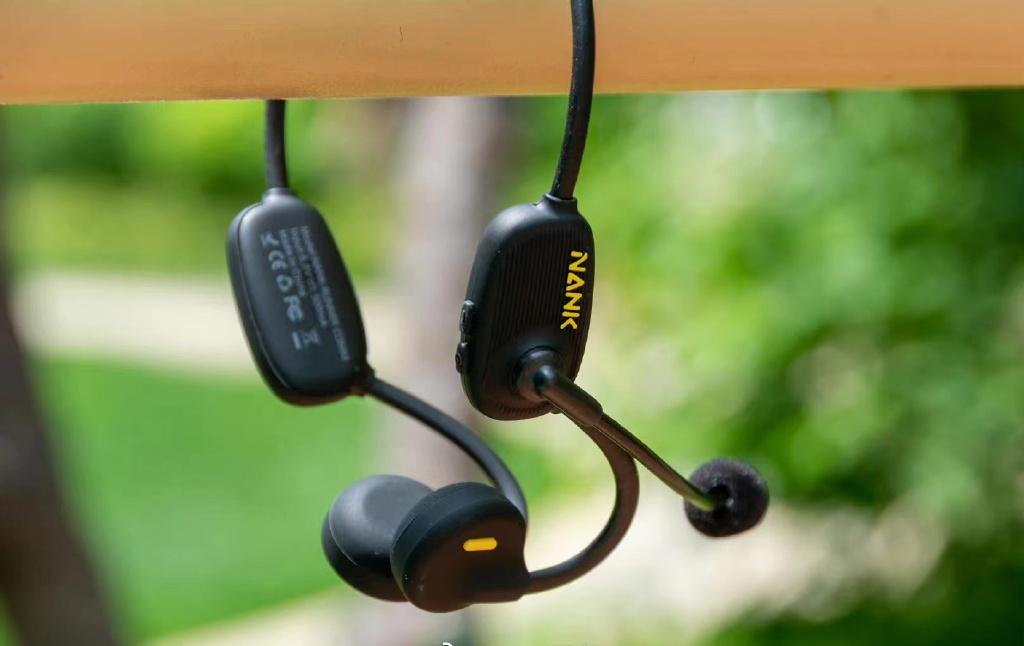 South Carolina Runner Comm Bone Conduction Headphones Review - iNEWS