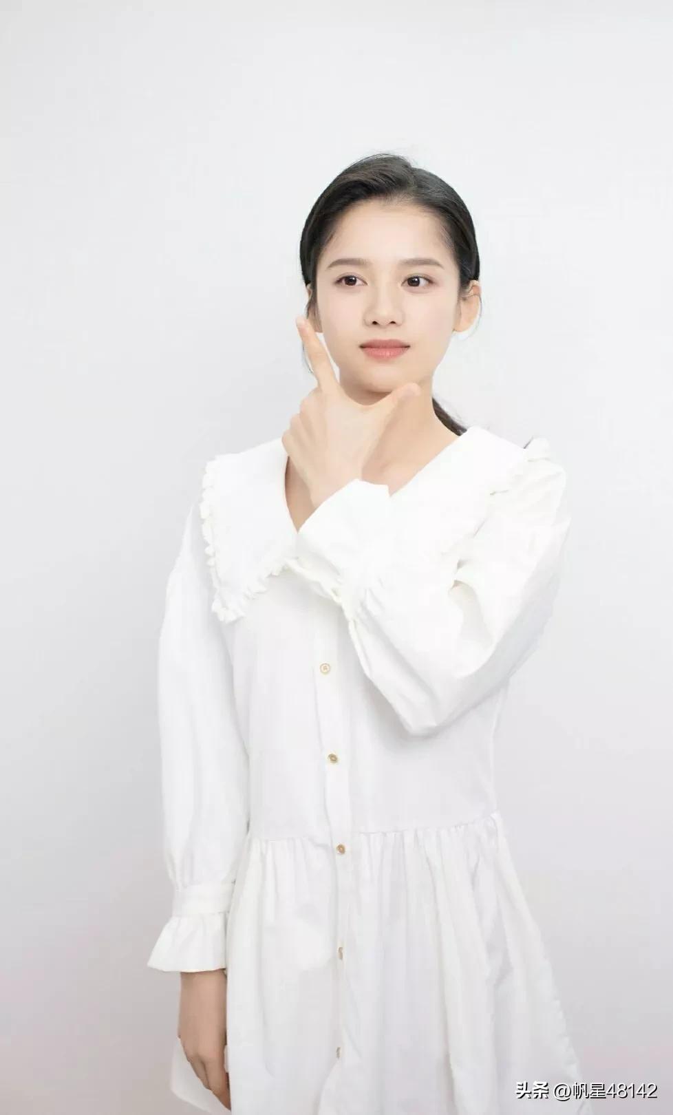 Zhang Jingyi with first love face - iNEWS
