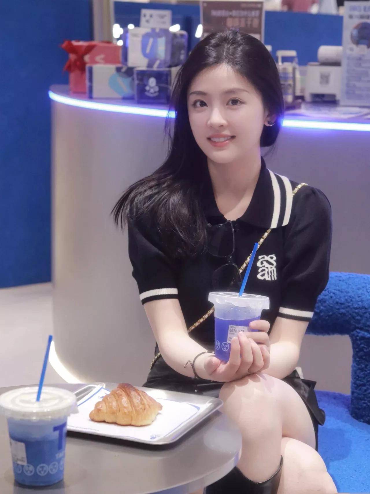 Baby is pretty sweet! Goddess Shen Xinyi - iNEWS